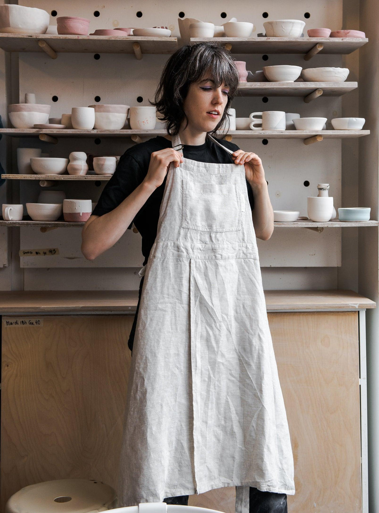 Split leg Potter's apron | Linen Aprons | Confetti Mill - Montreal